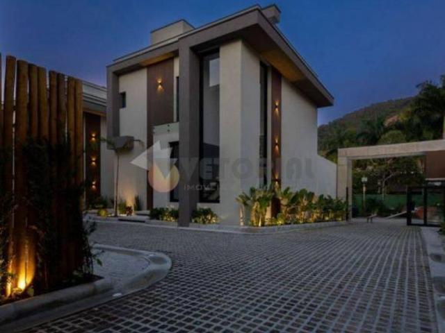 Sobrado com 3 dormitórios à venda, 128 m² por R$ 2.700.000,00 Camburi São Sebastião/SP