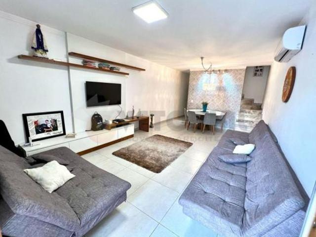 Sobrado com 3 dormitórios à venda, 128 m² por R$ 850.000,00 Jardim Arua Caraguatatuba/SP