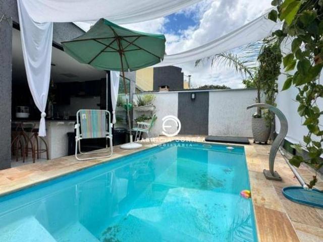 Sobrado com 3 dormitórios à venda, 135 m² por R$ 690.000,00 Independência Taubaté/SP
