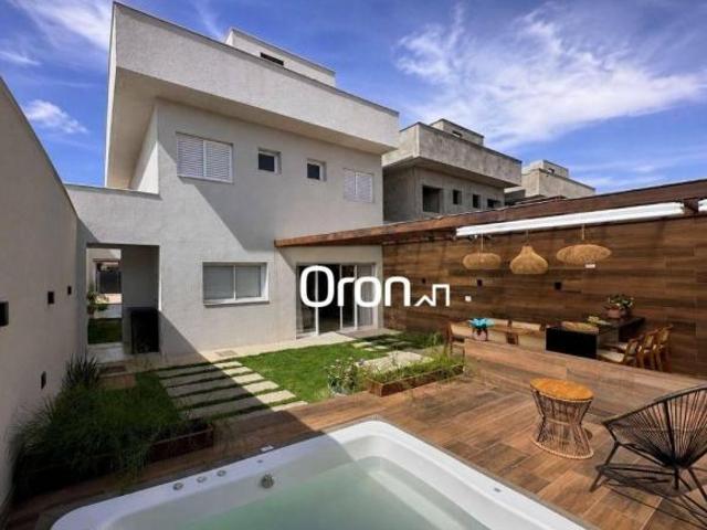 Sobrado com 3 dormitórios à venda, 135 m² por R$ 837.000,00 Sítios Santa Luzia Aparecida de Goiâ
