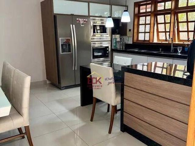 Sobrado com 3 dormitórios à venda, 155 m² por R$ 721.000 Jardim São Vicente São José dos Campos/