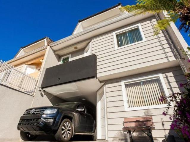 Sobrado com 3 dormitórios à venda, 155 m² por R$ 760.000 Boqueirão Curitiba