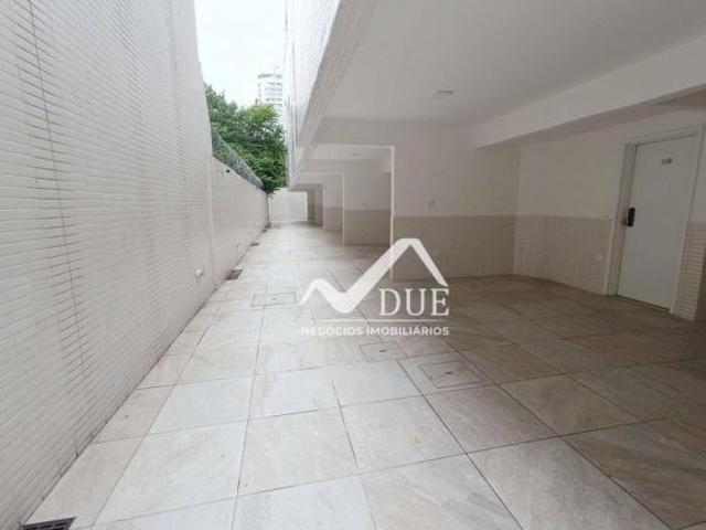 Sobrado com 3 dormitórios à venda, 151 m² por R$ 950.000,00 Gonzaga Santos/SP