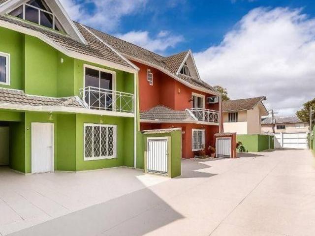 Sobrado com 3 dormitórios à venda, 169 m² por R$ 980.000,00 Água Verde Curitiba/PR