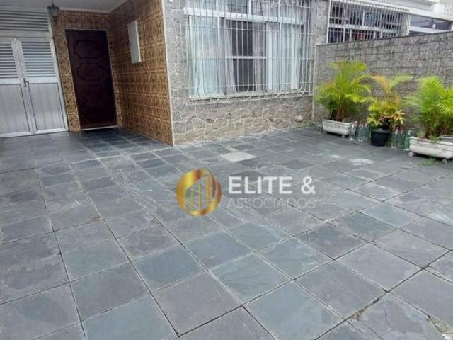 Sobrado com 3 dormitórios à venda, 160 m² por R$ 550.000,00 Vila Cascatinha São Vicente/SP