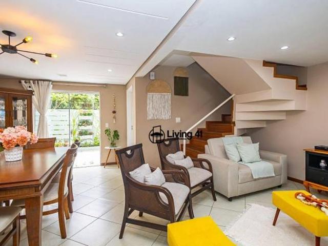 Sobrado com 3 dormitórios à venda, 160 m² por R$ 885.000 Bacacheri