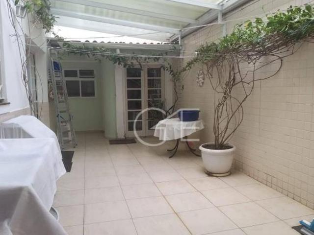 Sobrado com 3 dormitórios à venda, 163 m² por R$ 1.600.000,00 Boqueirão Santos/SP