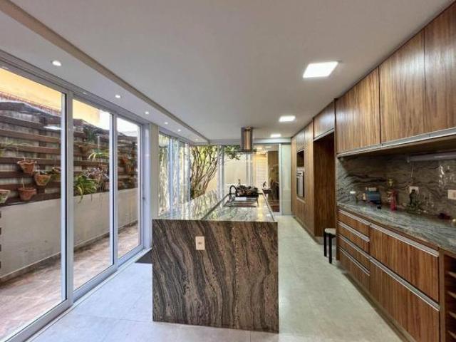 Sobrado com 3 dormitórios à venda, 175 m² por R$ 848.000 Jardim Regis São Paulo/SP