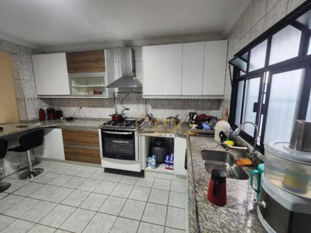 Sobrado com 3 dormitórios à venda, 181 m² por R$ 636.000 Vila América Santo André/SP