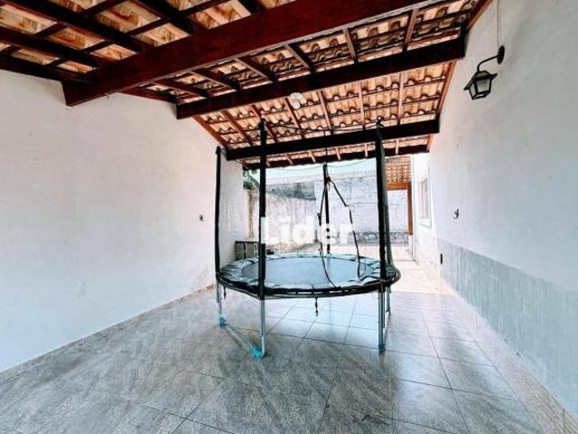 Sobrado com 3 dormitórios à venda, 182 m² por R$ 750.000,00 Pontal de Santa Marina Caraguatatuba