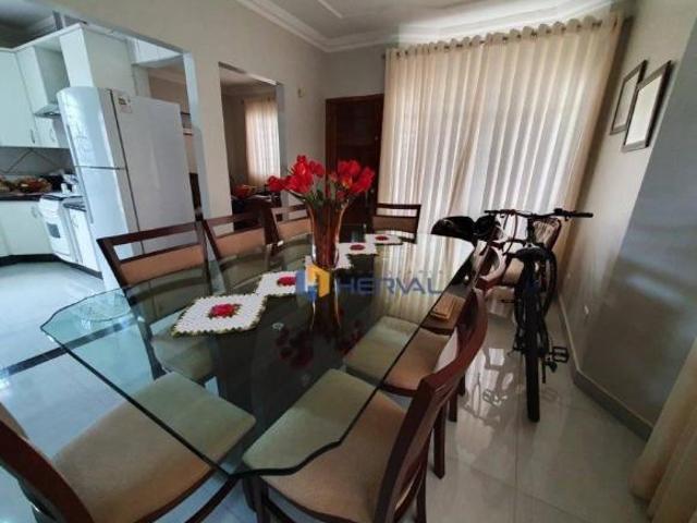 Sobrado com 3 dormitórios à venda, 183 m² por R$ 850.000,00 Vila Morangueira Maringá/PR