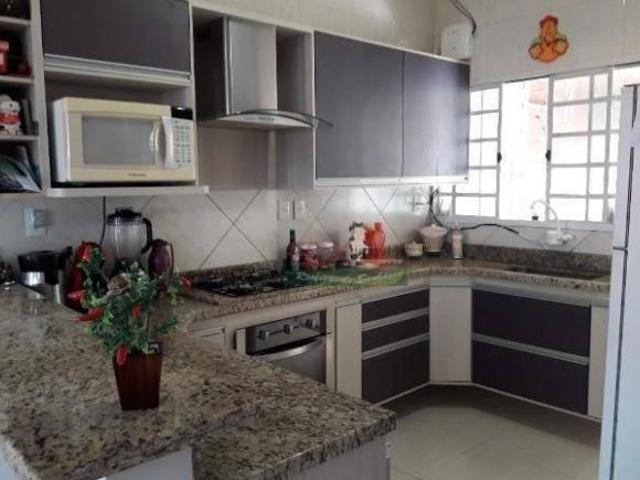 Sobrado com 3 dormitórios à venda, 216 m² por R$ 530.000,00 Borda da Mata Caçapava/SP