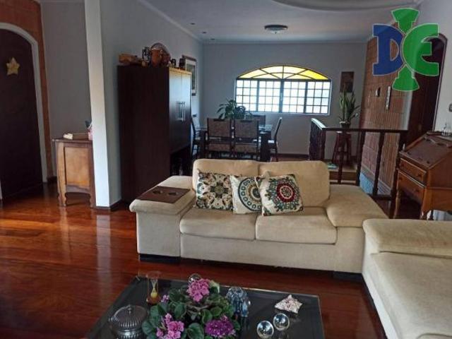 Sobrado com 3 dormitórios à venda, 219 m² por R$ 800.000,00 Cidade Jardim Jacareí/SP