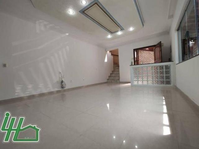 Sobrado com 3 dormitórios à venda, 224 m² por R$ 820.000,00 Vila Pinheirinho Santo André/SP