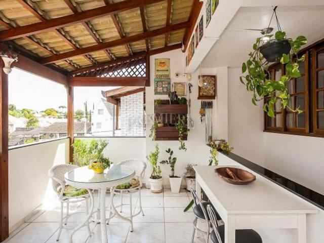 Sobrado com 3 dormitórios à venda, 225 m² Ahú