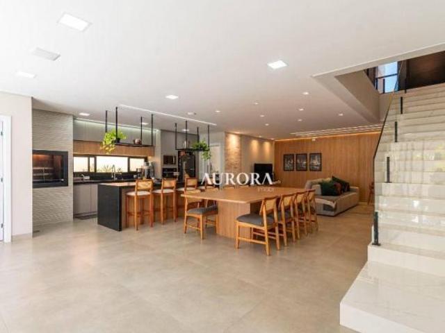 Sobrado com 3 dormitórios à venda, 226 m² por R$ 1.790.000,00 Universitário Londrina/PR
