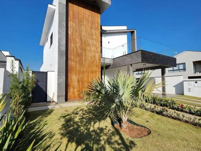 Sobrado com 3 dormitórios à venda, 226 m² por R$ 2.290.000,00 Condomínio Alpha