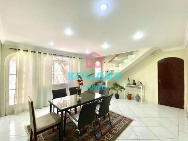 Sobrado com 3 dormitórios à venda, 228 m² por R$ 740.000,00 Bosque dos Eucaliptos São José dos C