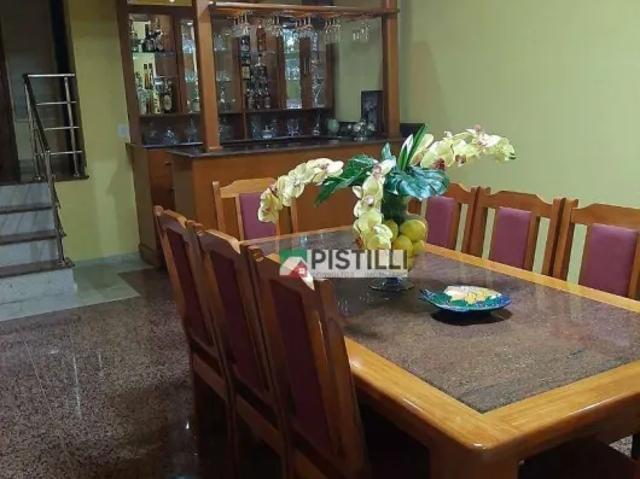 Sobrado com 3 dormitórios à venda, 220 m² por R$ 1.100.000,00 Vale dos Príncipes Taubaté/SP