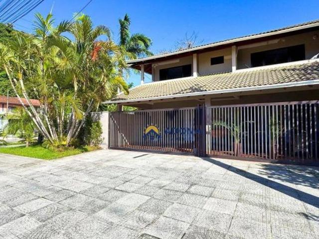 Sobrado com 3 dormitórios à venda, 220 m² por R$ 1.350.000,00 Centro Guaratuba/PR
