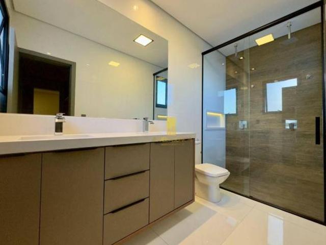 Sobrado com 3 dormitórios à venda, 220 m² por R$ 2.800.000,00 Condomínio Dona Maria José Indaiat