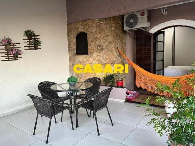 Sobrado com 3 Dormitórios à Venda – 230m², Área Gourmet e Varanda – Vila Camilópolis, Santo André