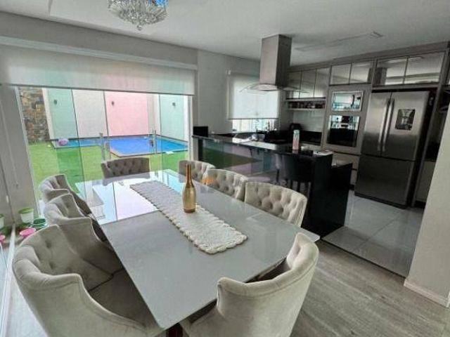Sobrado com 3 dormitórios à venda, 244 m² por R$ 2.250.000,00 Iguaçu Araucária/PR