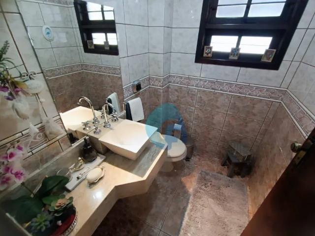 Sobrado com 3 dormitórios à venda, 256 m² por R$ 1.350.000,00 Barreirinha Curitiba/PR