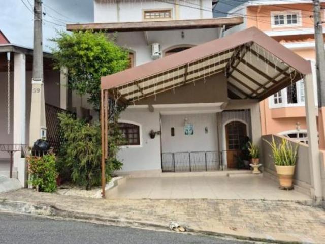 Sobrado com 3 dormitórios à venda, 250 m² por R$ 949.000 Jardim Uirá São José dos Campos/SP