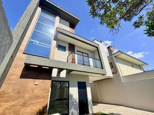 Sobrado com 3 dormitórios à venda, 266 m² por R$ 989.000,00 Novo Mundo Curitiba/PR