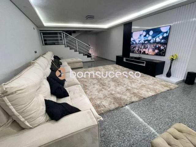 Sobrado com 3 dormitórios à venda, 268 m² por R$ 2.200.000,00 Vila Carrão São Paulo/SP