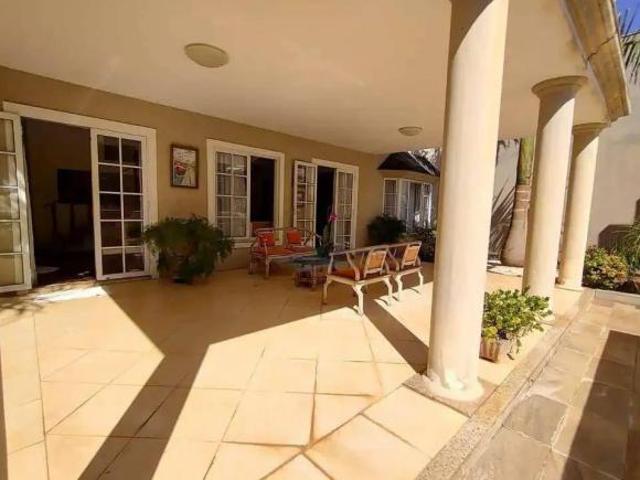 Sobrado com 3 dormitórios à venda, 269 m² por R$ 1.250.000,00 Jardim Sumaré Londrina/PR