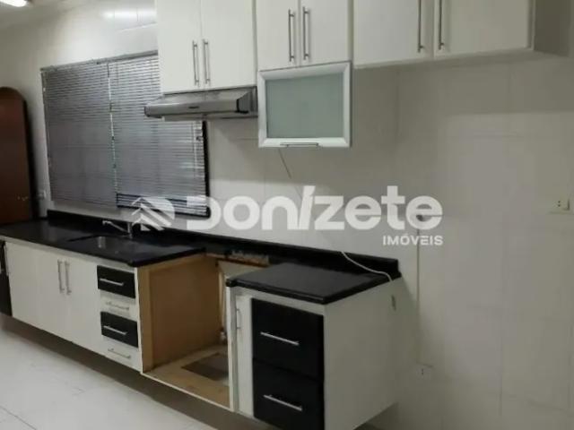 Sobrado Residencial com 3 Quartos, 7 Vagas e Financiamento Facilitado em Jardim Las Vegas, Santo And