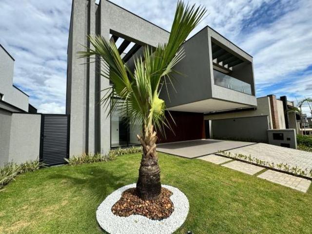 Sobrado com 3 dormitórios à venda, 318 m² por R$ 2.950