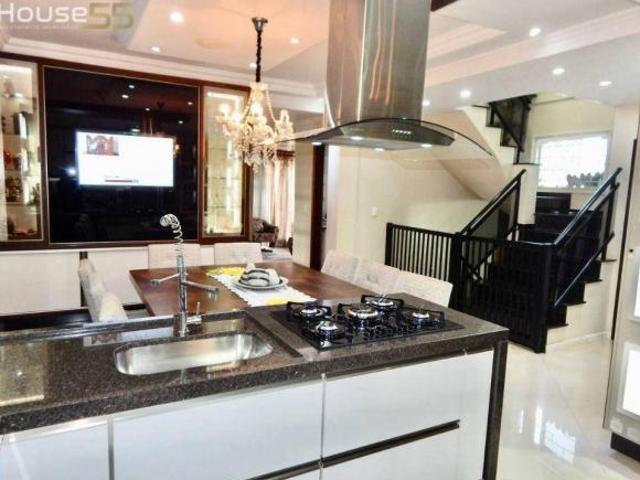 Sobrado com 3 dormitórios à venda, 310 m² por R$ 1.100.000,00 Sítio Cercado Curitiba/PR