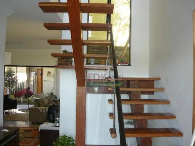 Sobrado com 3 dormitórios à venda, 324 m² por R$ 1.300.000,00 Campos do Conde II Versailles Trem