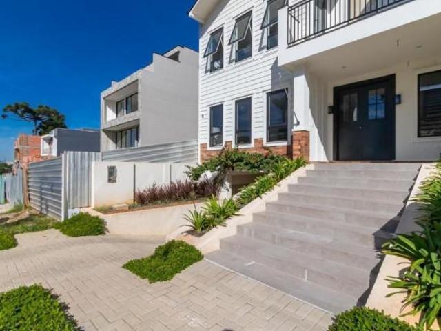 Sobrado com 3 dormitórios à venda, 331 m² por R$ 2.450.000,00 Santa Cândida Curitiba/PR