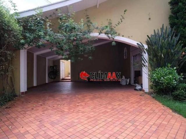 Sobrado em Boaçava com 371m², 3 dorm 4 vagas e 587m² de terreno