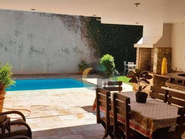 Sobrado com 3 dormitórios à venda, 442 m² por R$ 750.000,00 Centro Barretos/SP