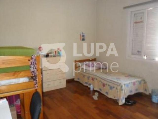Sobrado com 3 dormitórios à venda na Vila Vitório Mazzei!