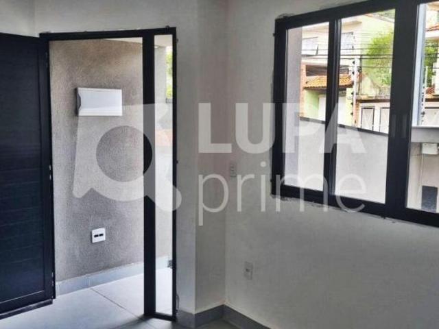 SOBRADO COM 3 DORMITÓRIOS Á VENDA NA VILA DOM PEDRO LI