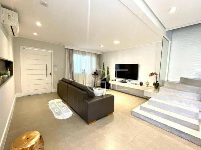 Sobrado com 3 dormitórios à venda por R$ 2.000.000,00 Marapé Santos/SP