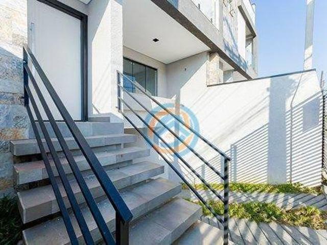 Sobrado com 3 dormitórios à venda por R$ 850.000 Sítio Cercado Curitiba/PR