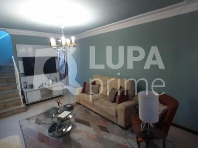 Sobrado com 3 dormitórios de 127m² à venda, na Vila Gustavo