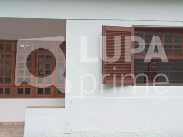 Sobrado com 3 dormitórios de 300m² à venda, na Água Fria