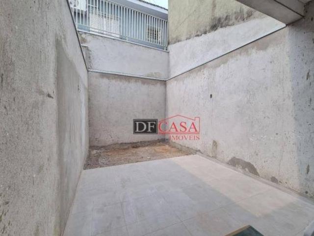 Sobrado com 3 dormitórios e 1 suíte com 2 vagas de garagem na Ponte Rasa