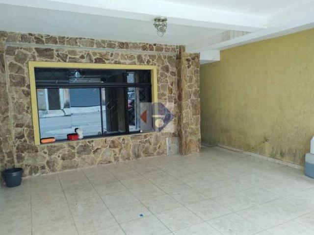 Sobrado com 3 dormitórios e 220m², Jardim Adriane