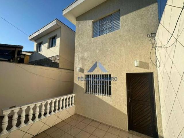 Sobrado com 3 dormitórios e 4 vagas à venda, 200 m² por R$ 670.000