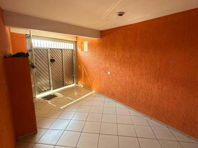 Sobrado com 3 dormitórios e espaço gourmet