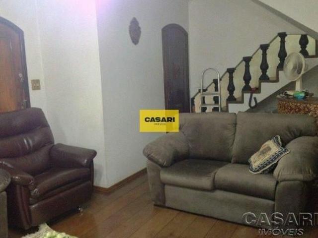 Sobrado com 3 Dormitórios e Suíte com Banheira à Venda – 4 Vagas e Rua Arborizada